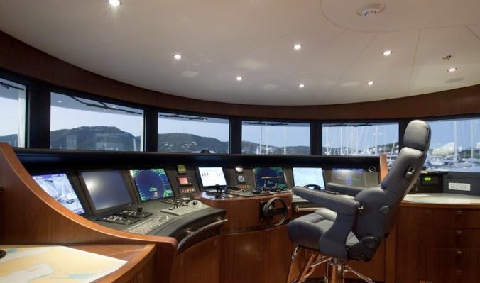 Yacht BLIND DATE, Heesen | CHARTERWORLD Luxury Superyacht Charters